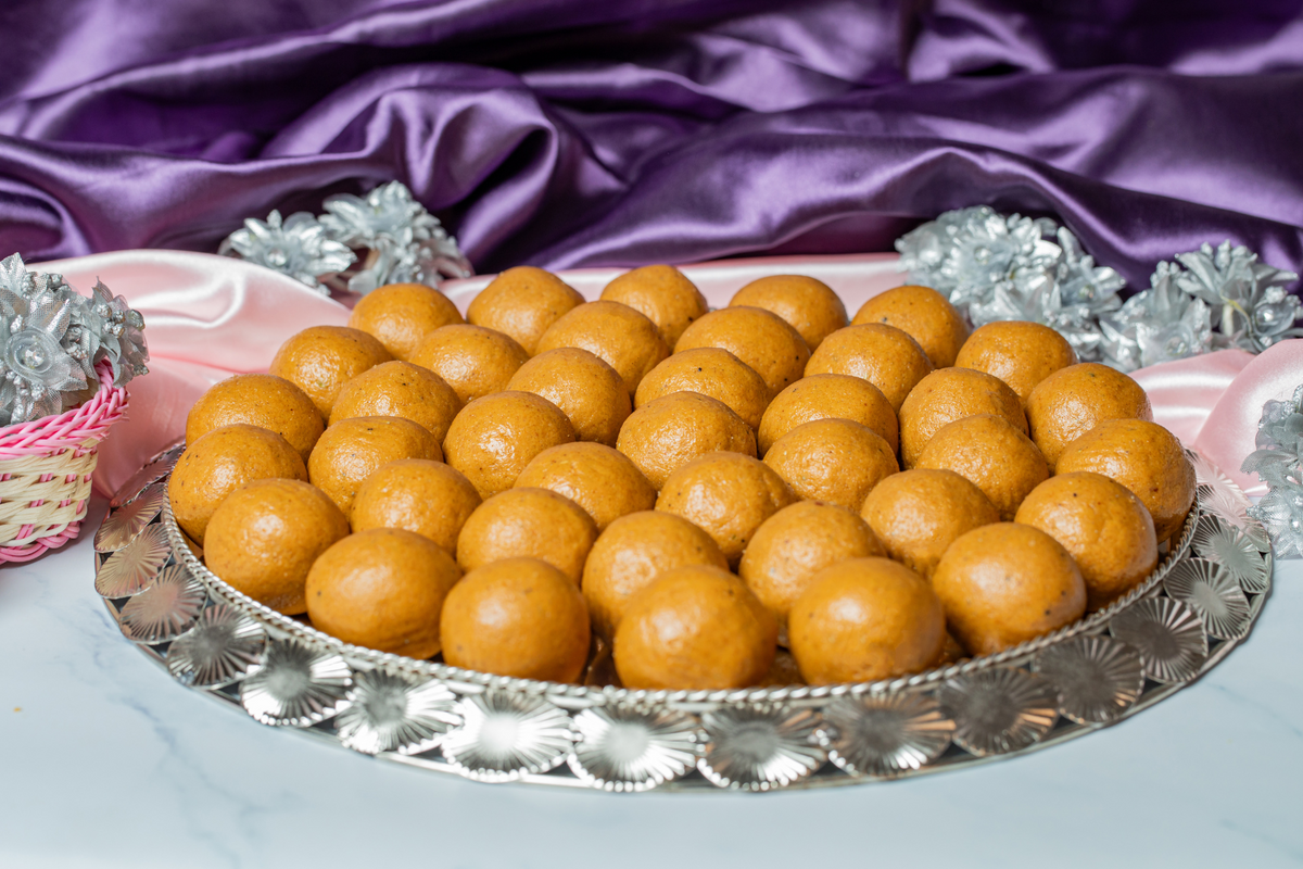 Besan Laddu Gud – Gud Mishri